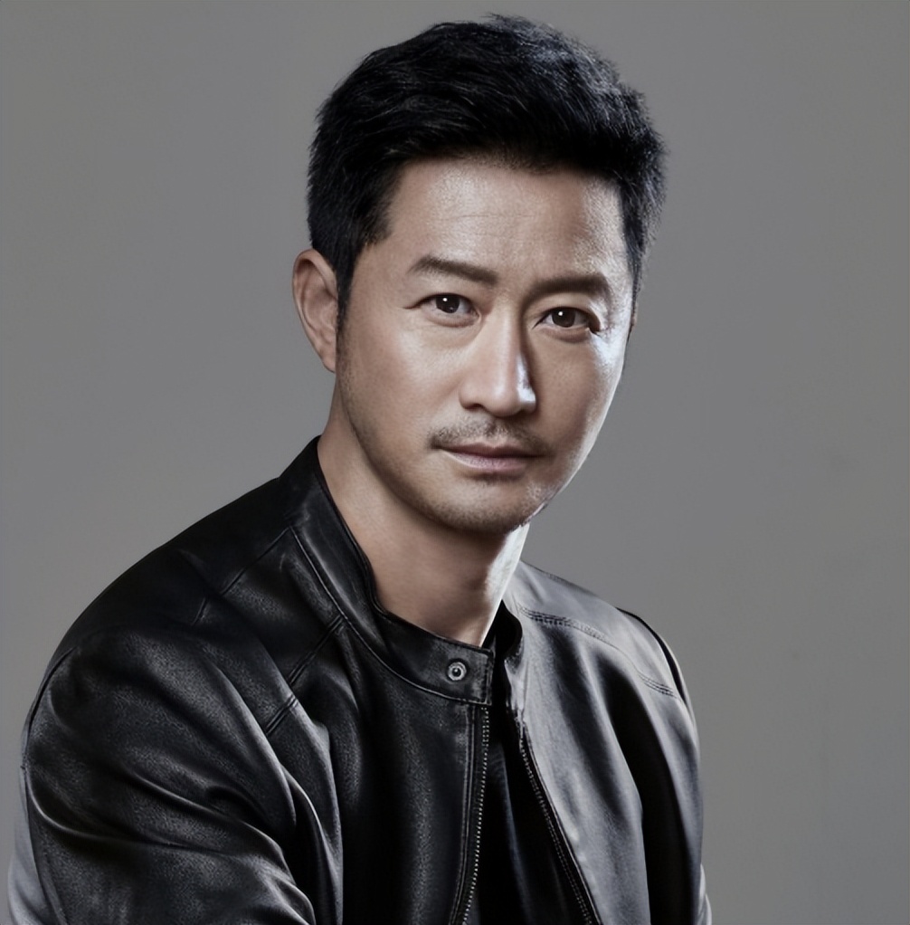 Wu Jing's family background was exposed. It turned out that he was Wu Jing's biological father ...