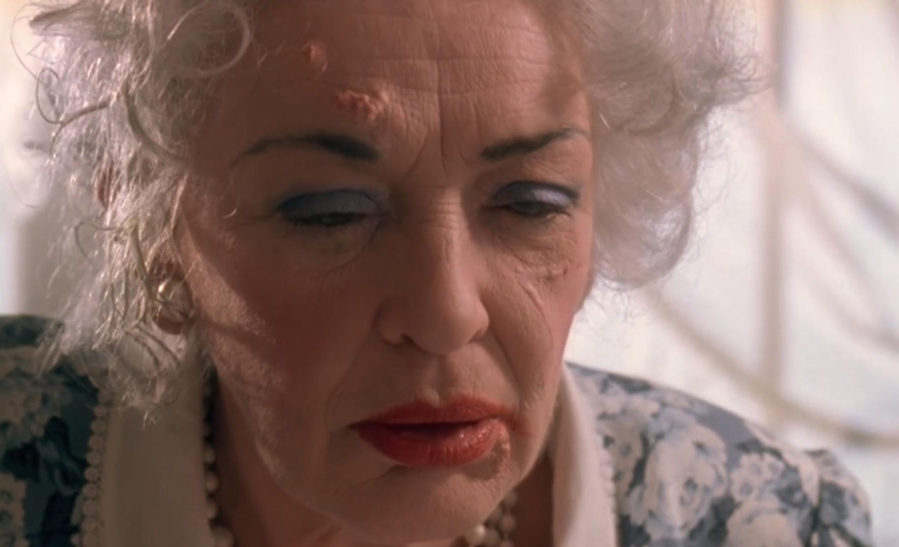 This 1992 zombie cult movie is still unforgettable, bad taste + heavy ...