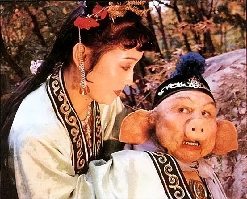When filming "Zhu Bajie Carrying His Wife", someone gave Yang Jie an ...