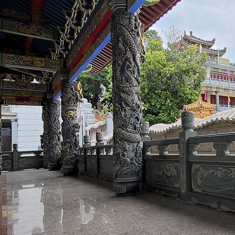 Lan Ting said: What is the main material of the stone dragon column ...