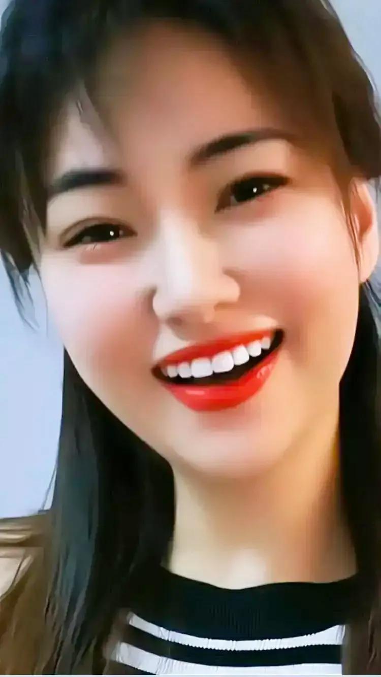 Seven-character hidden head poem: Holding the beauty back - iNEWS