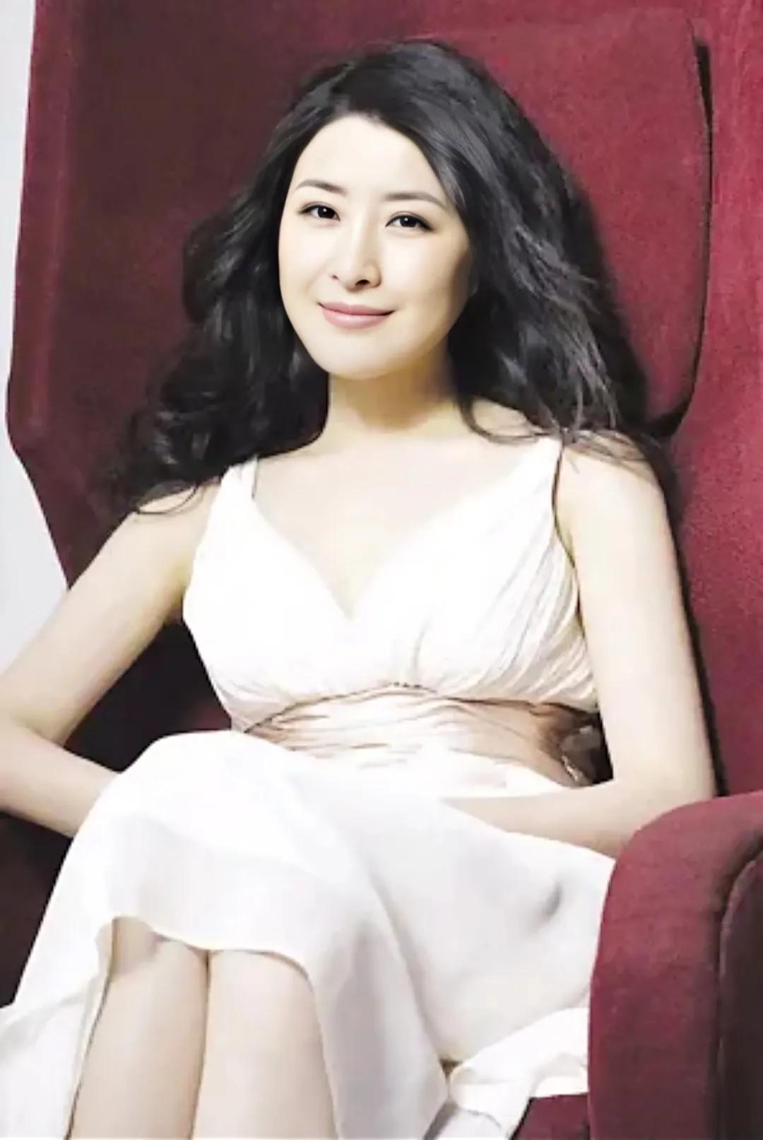 Wang Yajie is so feminine - iNEWS