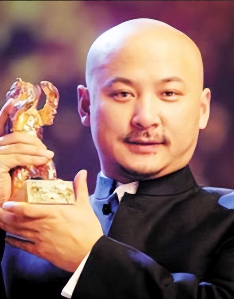 Wang Quan'an: Surrounded by beauties, romantic, and finally married the ...
