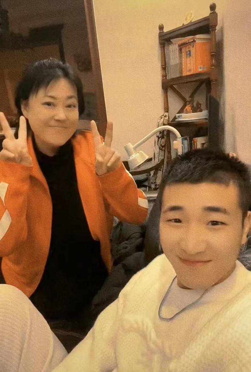 Li Jingjing quarreled with her 21-year-old husband, crying and crying ...