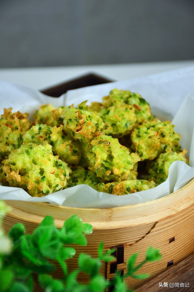 How to make fried radish balls not greasy and crisper?Chef: Before ...
