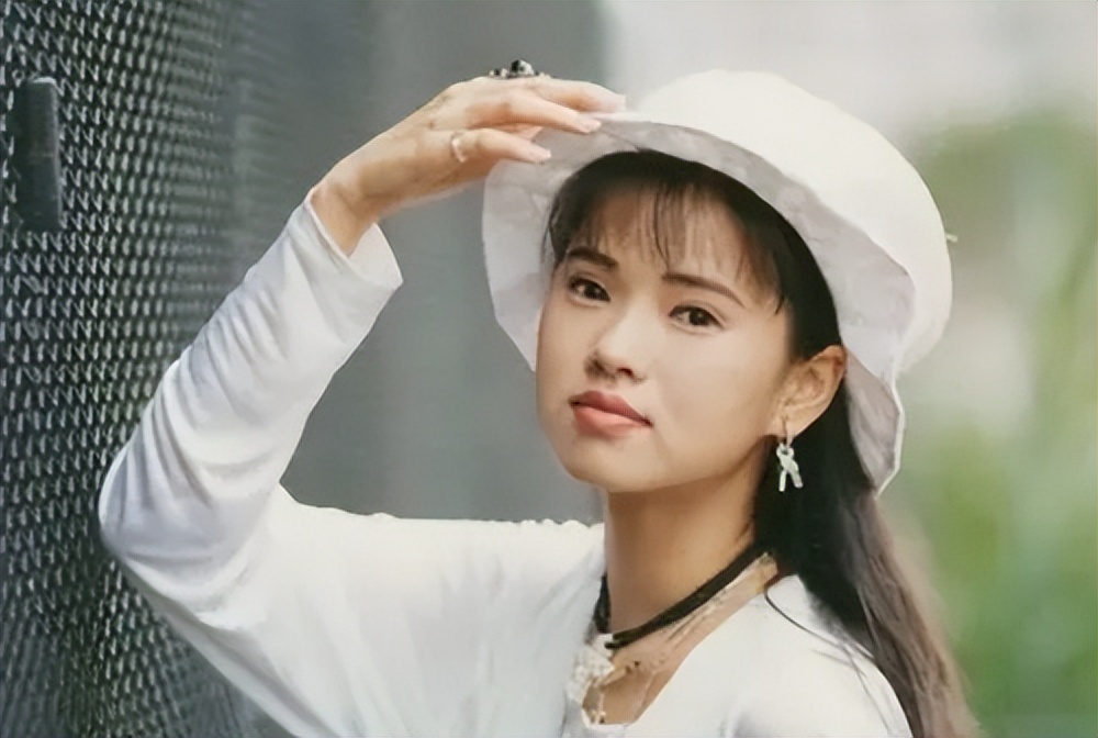 Yi Nengjing has been divorced for 13 years: she married her young ...