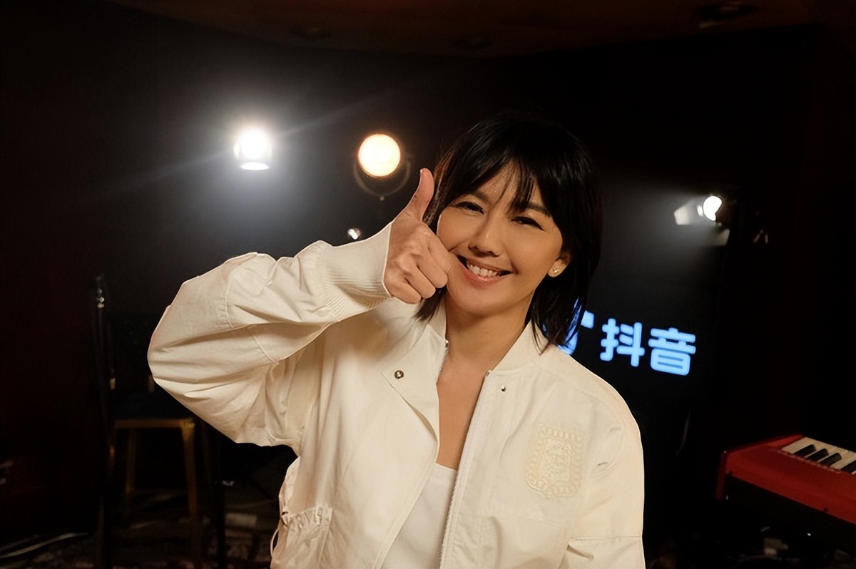 The singers we chased back then all started online concerts. Who is ...