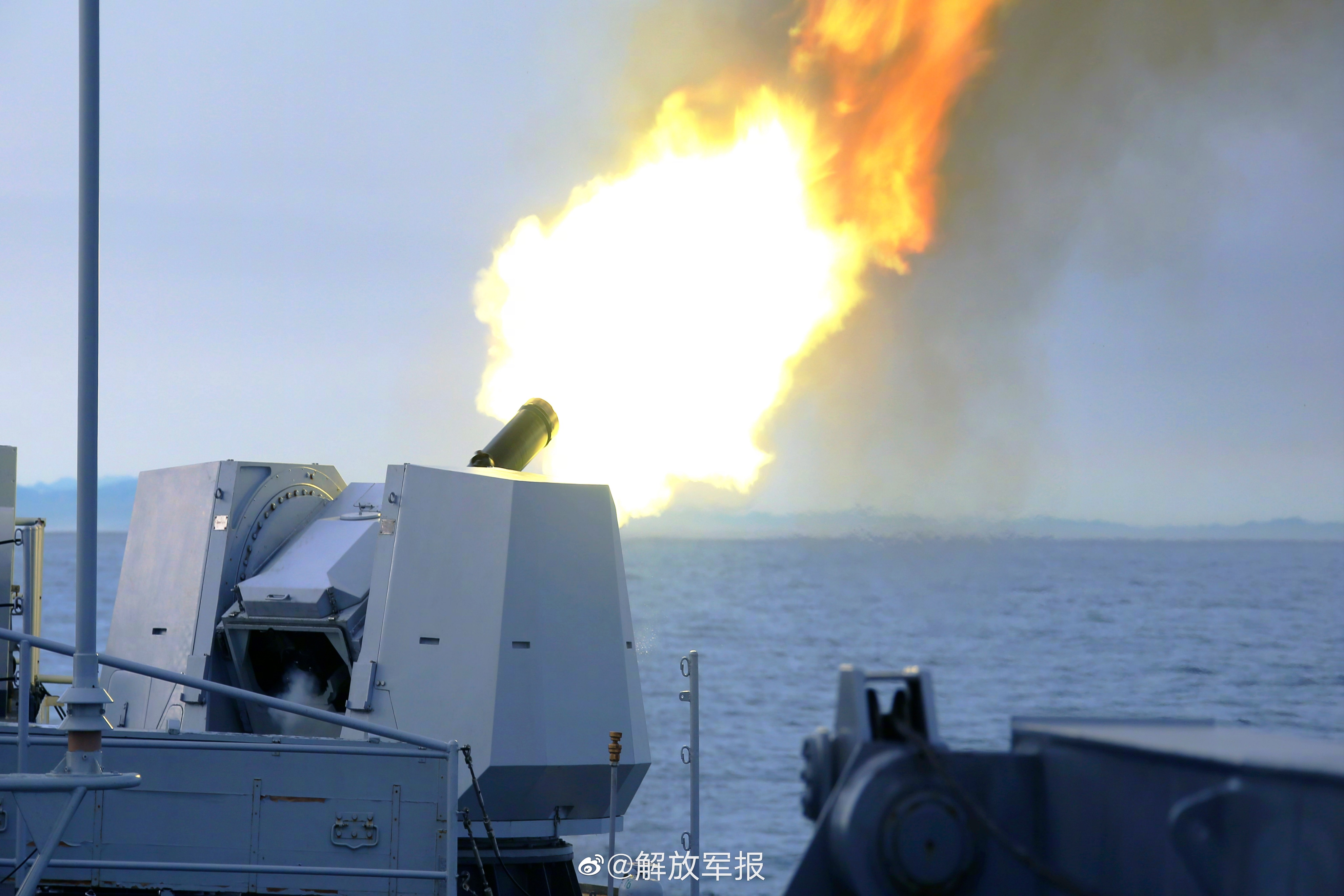 Attack on the waves! Ship formation training at sea - iMedia