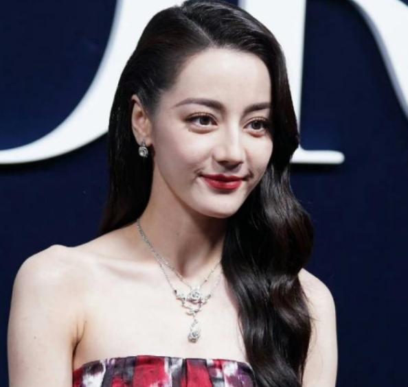 Reba's embarrassment covering his chest reflects the actor's ...