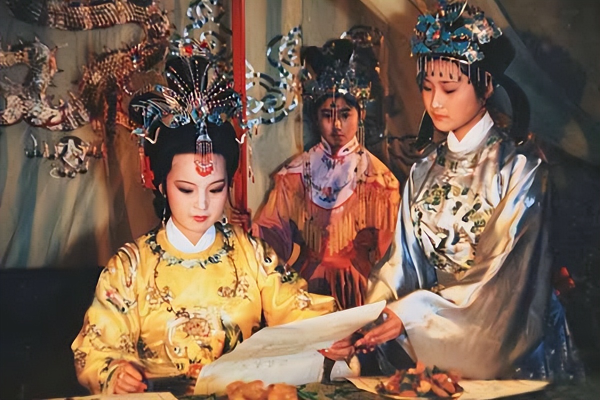 What is hidden in Yuanchun's play?There is a crime of ransacking the ...