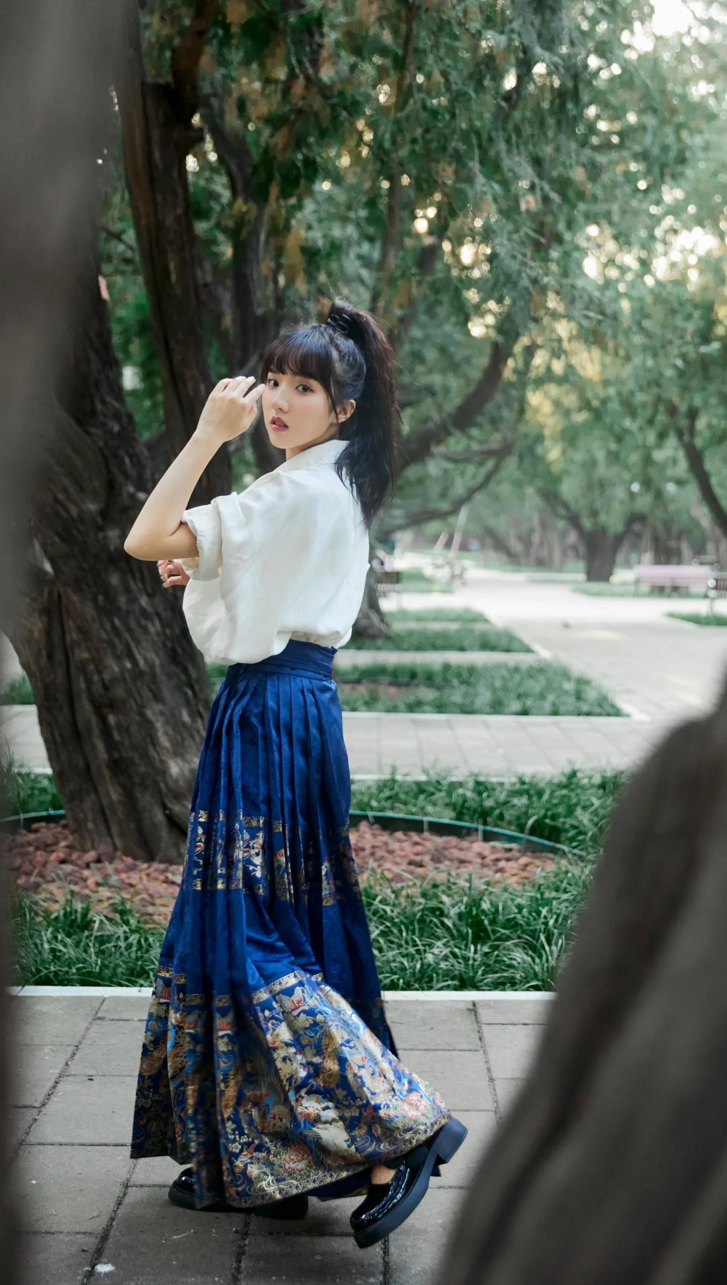 "Variety actress" Su Xiaotong - iMedia