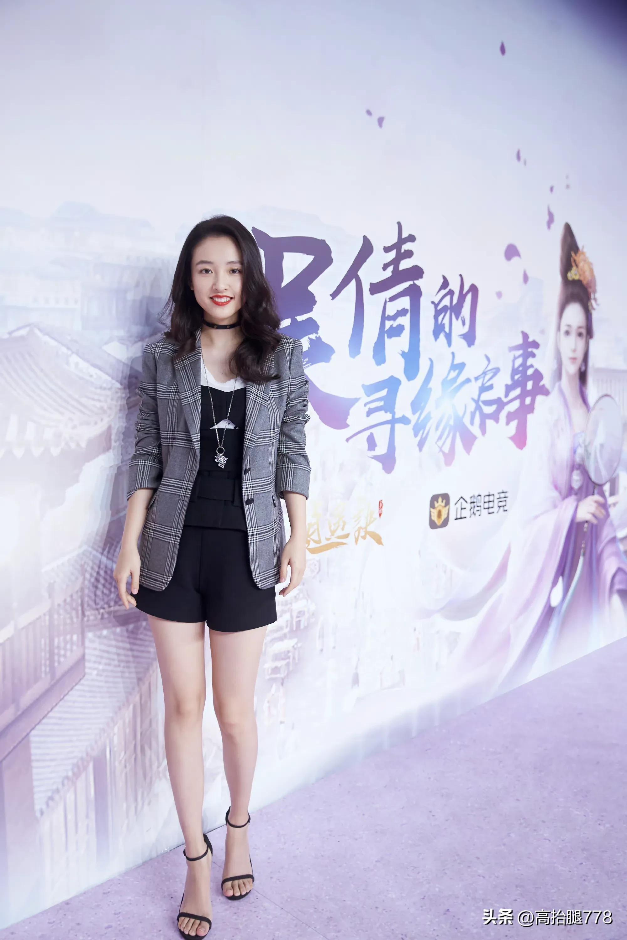 Wu Qian|Xu Jingyun|Dai Meng|Meng Ziyi's tender white and long legs show her slender and ladylike ...