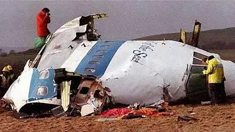The plane exploded into fragments at an altitude of 10,000 meters, and ...