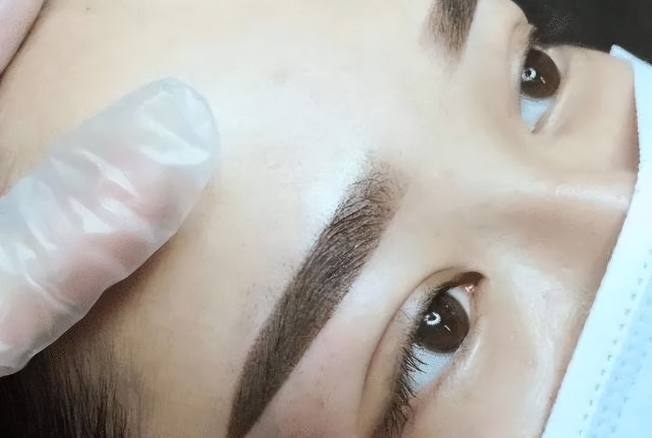 Why is it "not recommended" for girls to get eyebrow tattoos, and the ...