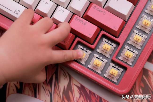 The configuration is full, and the color is sexy?Miwu ART Z830 three-mode keyboard - iMedia