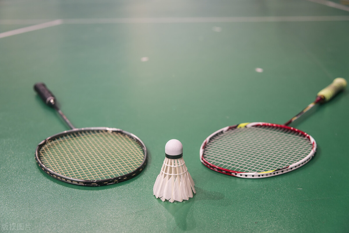 There are several weights of badminton rackets. How to choose a racket ...