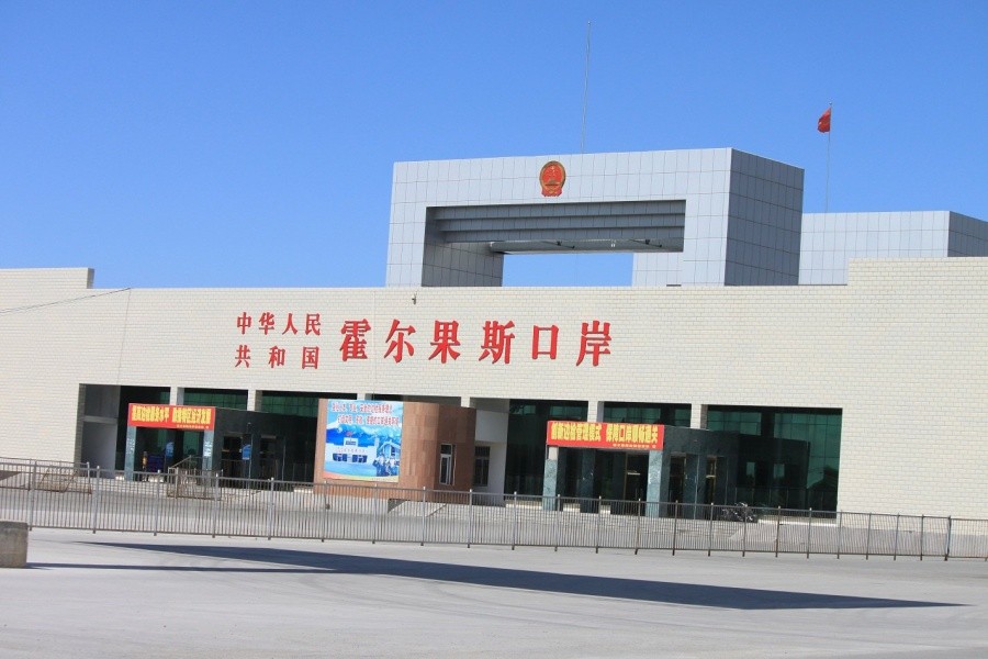 In 1962, the two major generals and 60,000 people in Xinjiang defected ...