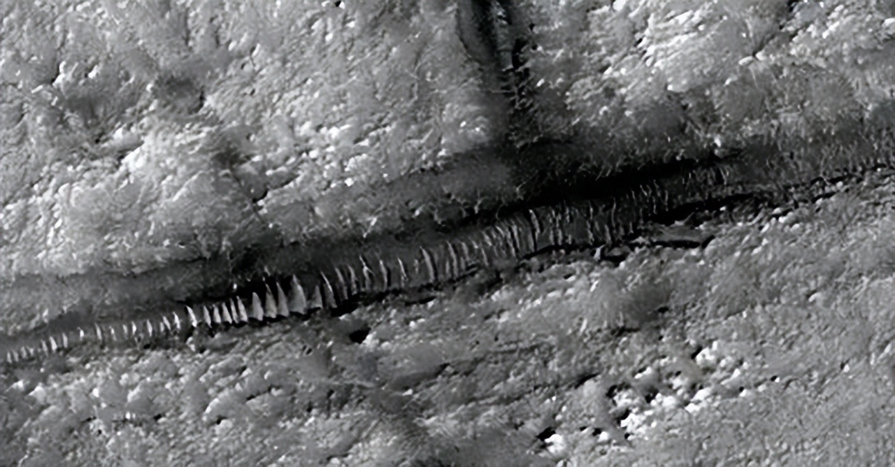 NASA discovers mysterious "glass tunnel" on Mars, what is it?Are there ...