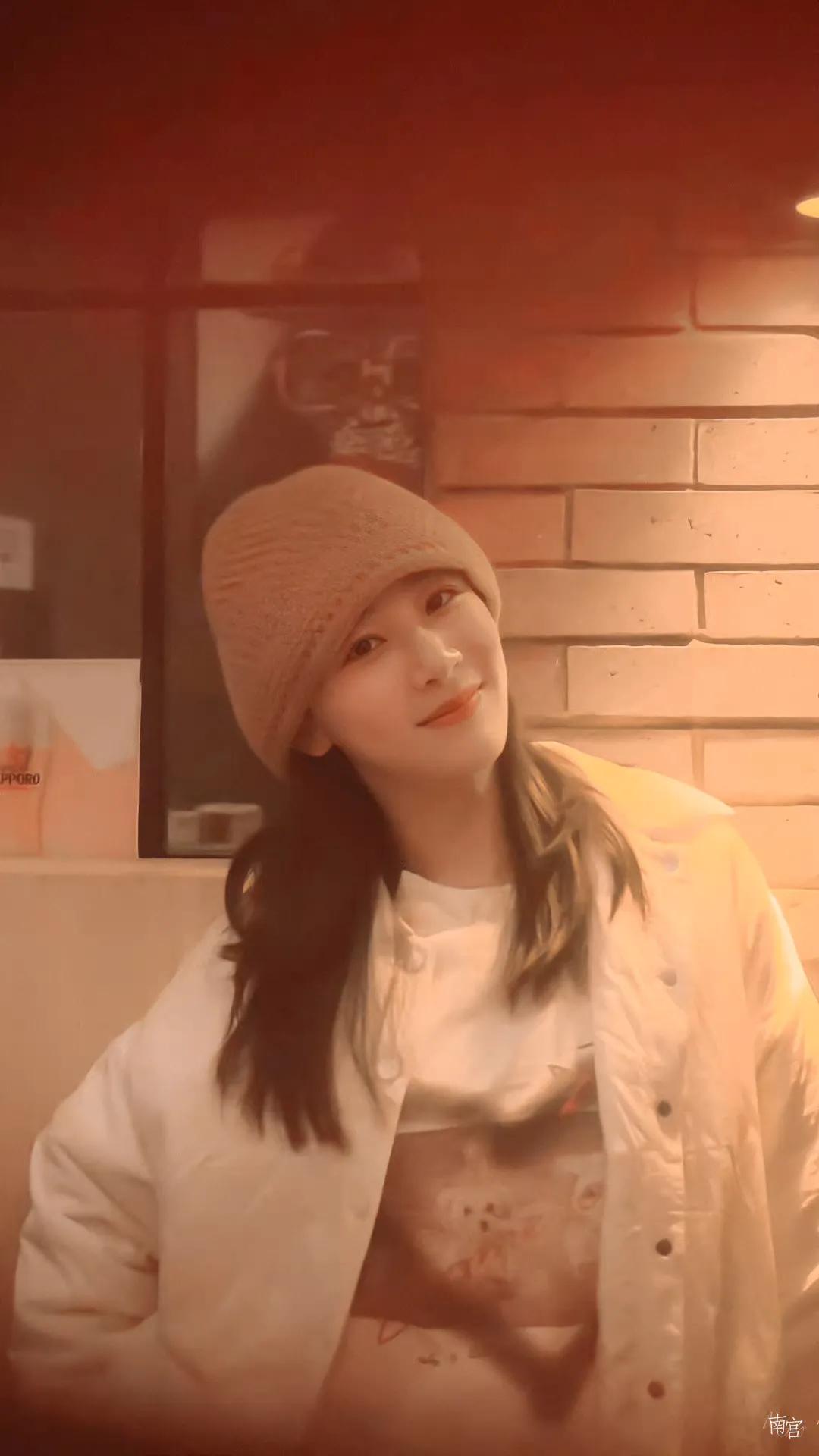 Star Wallpaper - Issue 262 - Yang Zi - iMedia