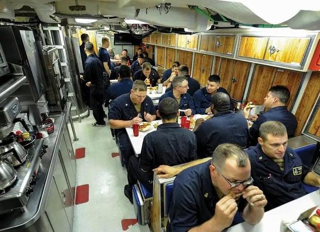 Chefs on submarines, how do they create gourmet food under the sea? - iNEWS