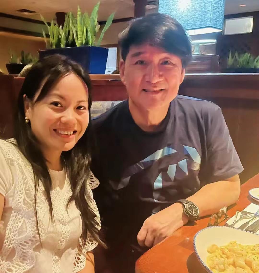 63-year-old Zhou Huajian returned to China to worship the mountains ...