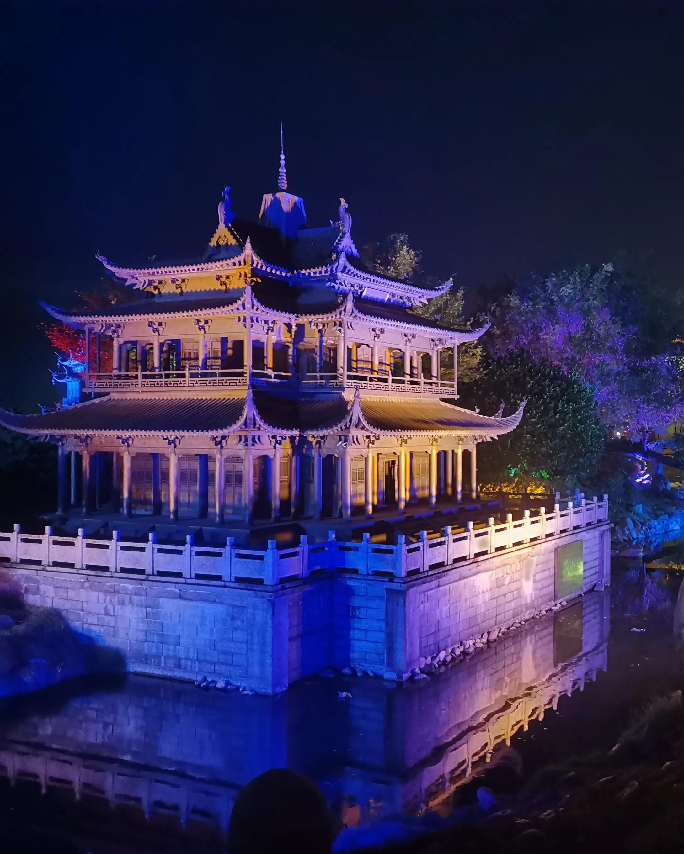 Night tour of Yueyang Tower in Dongting Lake - iNEWS