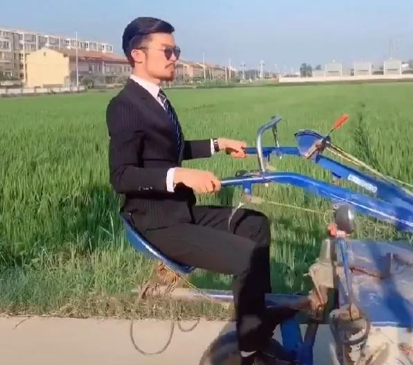 Boss Yue becomes millions of Internet celebrities with a ritual every ...