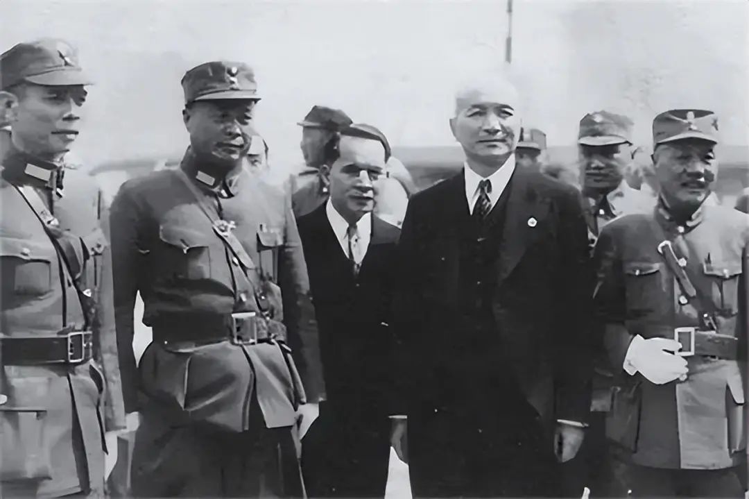 Hearing that Wu Huawen's 35th Army captured the presidential palace, Su ...