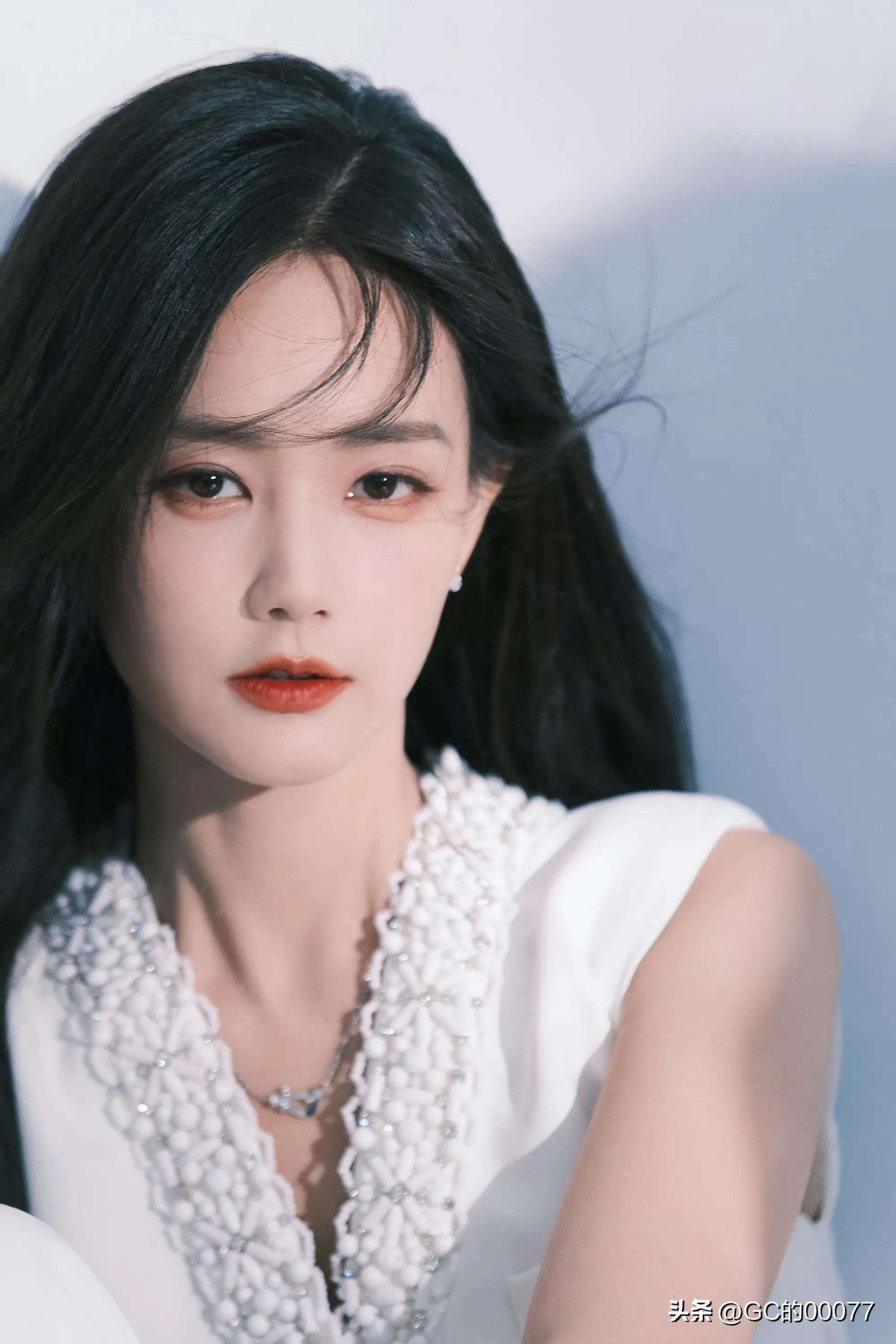 Star pictures Li Yitong - iNEWS