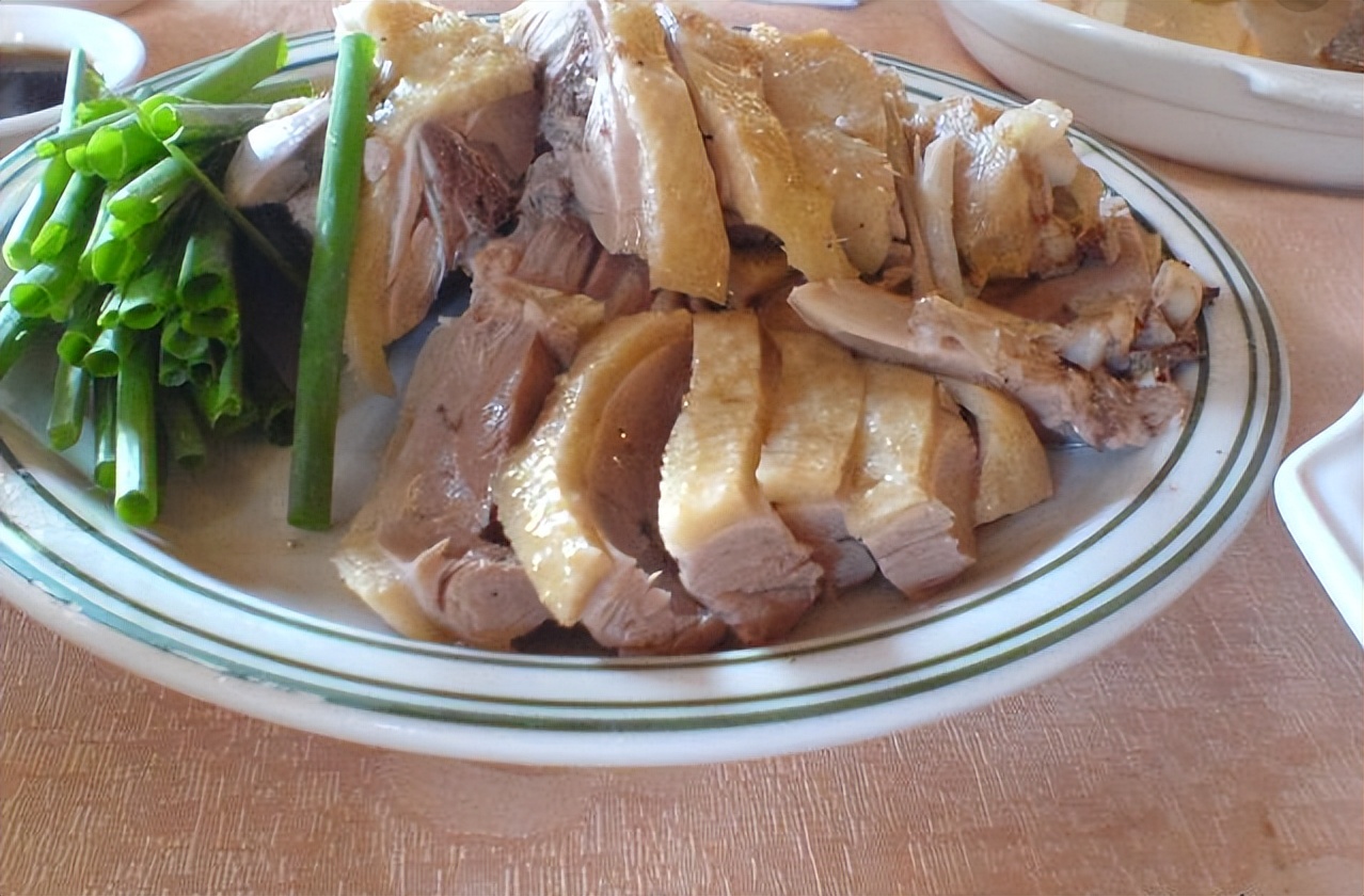 There is a famous dish called "white cut duck", which is really tender ...