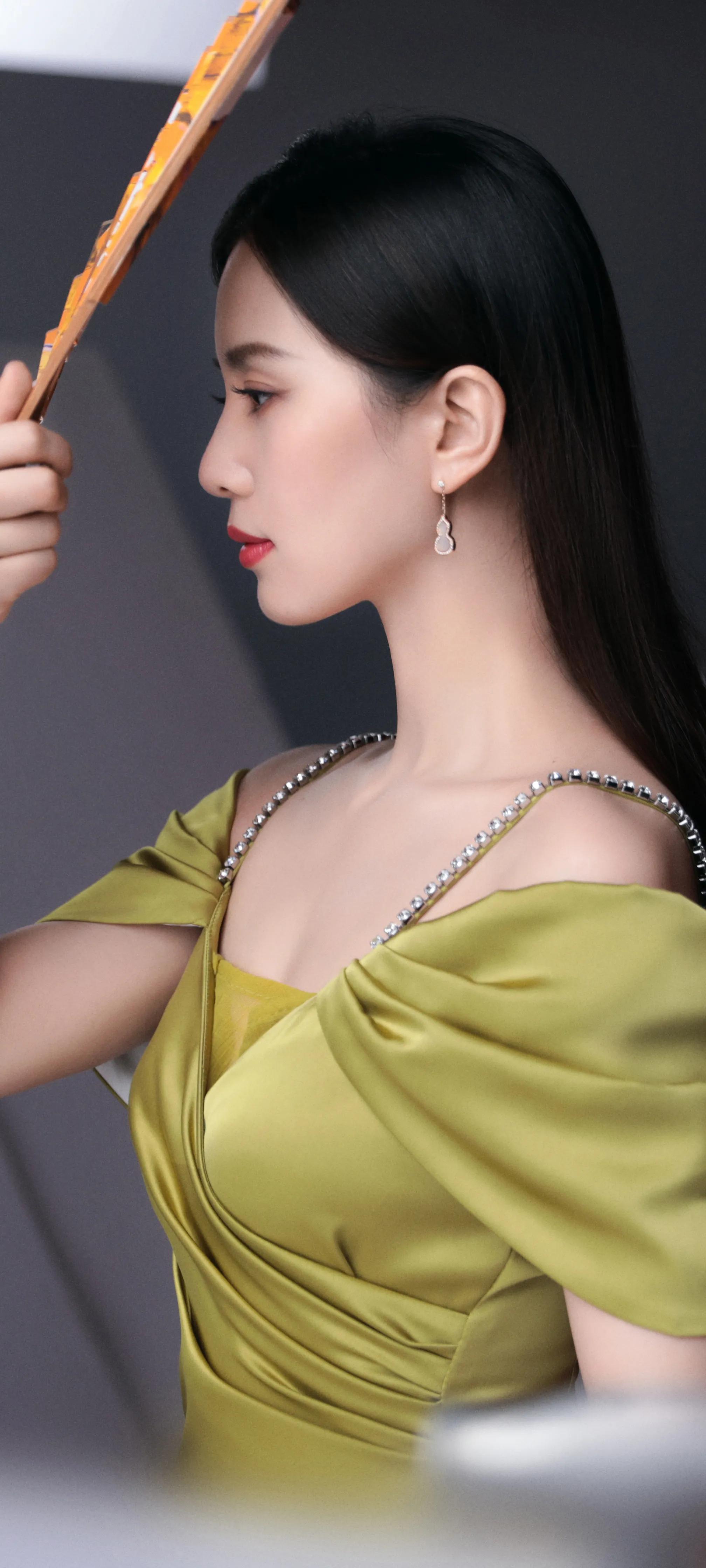 Beautiful Wallpapers - Issue 548 - Liu Shishi - iMedia