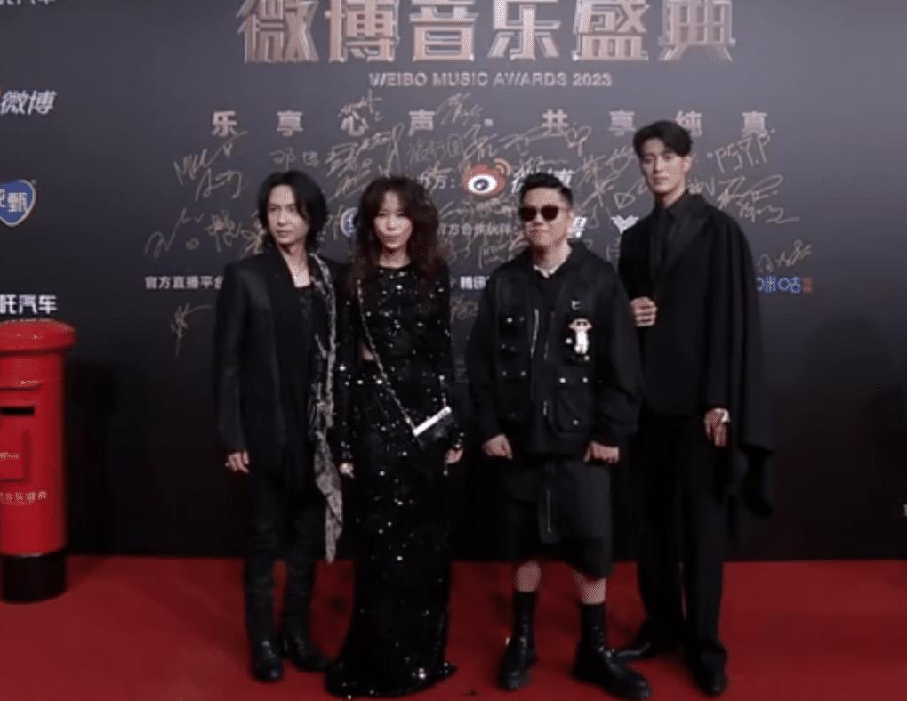 Weibo music festival red carpet exposure: Zhou Bichang's gorgeous dress ...