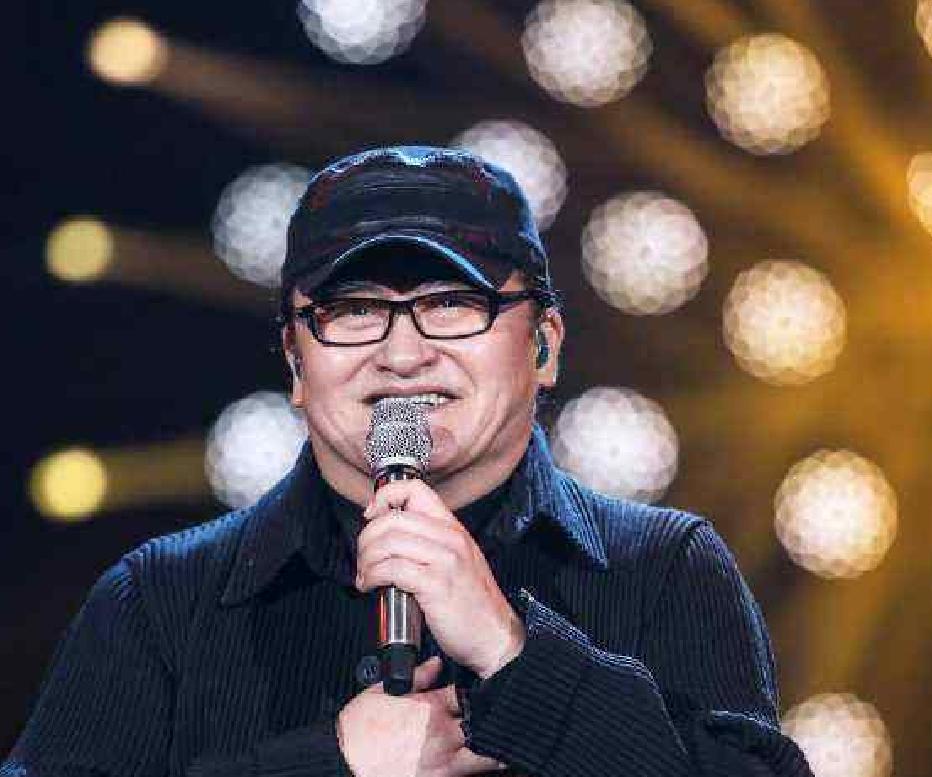 Liu Huan showed up for the Spring Festival Gala rehearsal, with gray ...