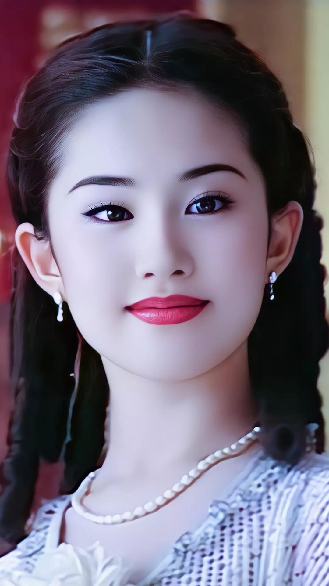 Liu Yifei from a family of gold fans as Bai Xiuzhu - iNEWS