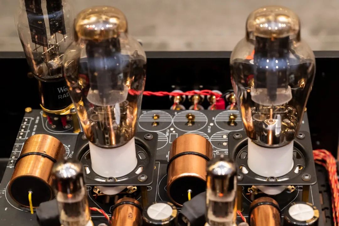 Royal Royal Grade—British SW1X Audio Design Royal·British - iNEWS