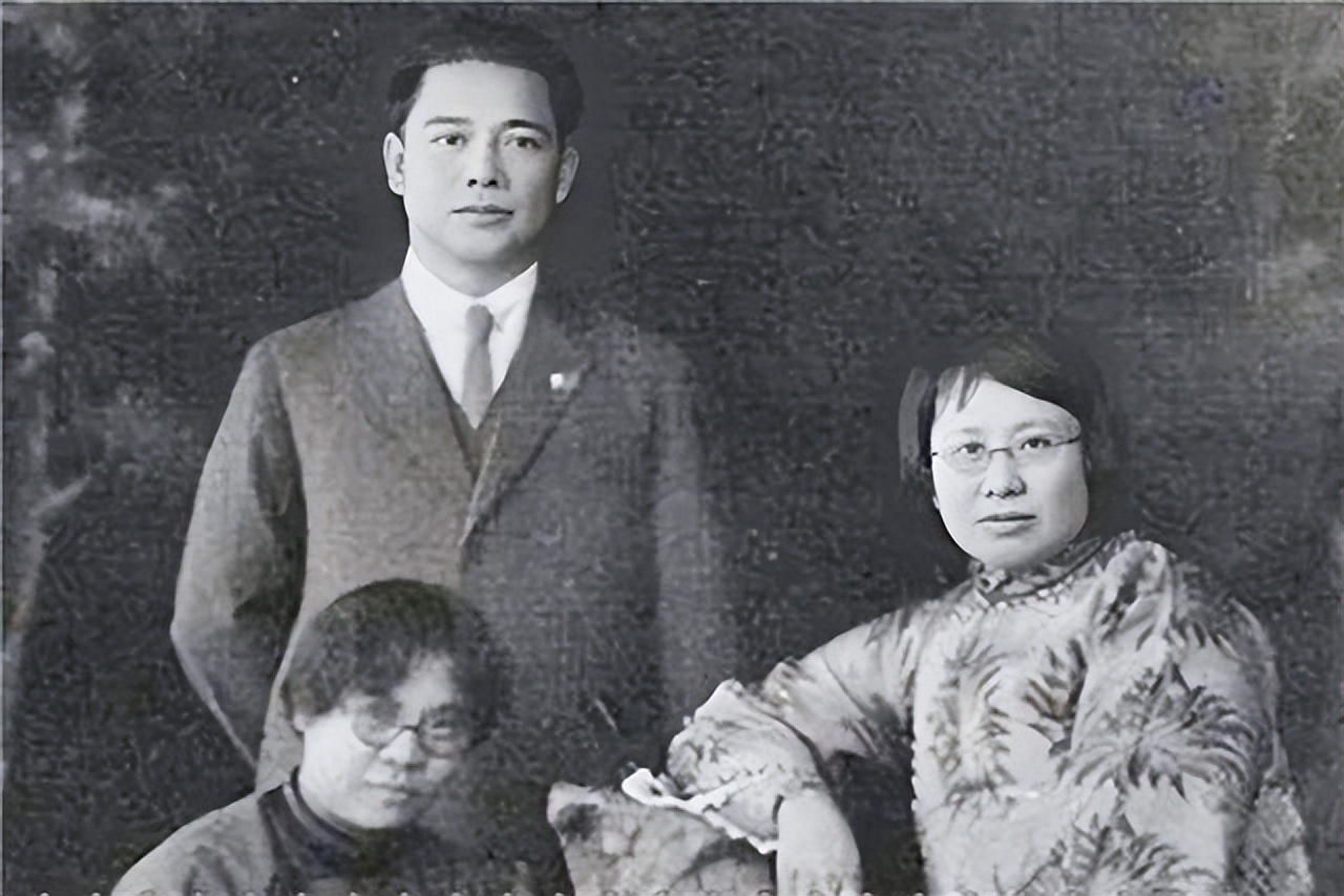 In 1946, the tomb of Wang Jingwei was ordered to be demolished by ...