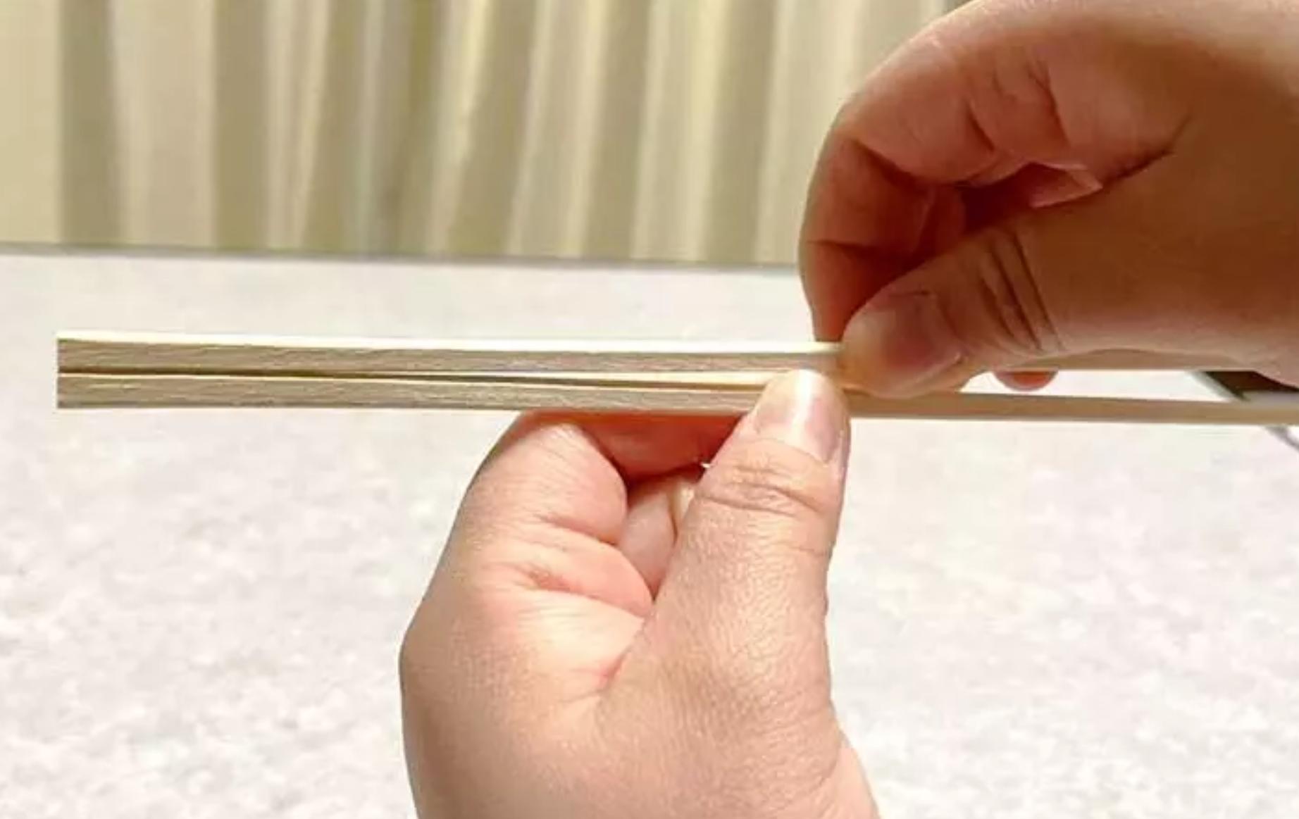 Disposable chopsticks are always uneven after opening? Share a simple ...