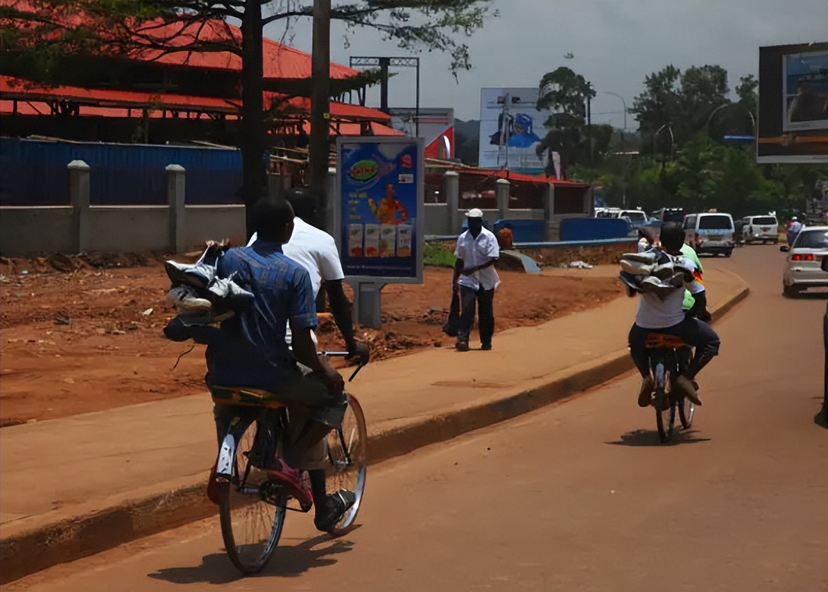 How the scam from Uganda in Africa works - iNEWS