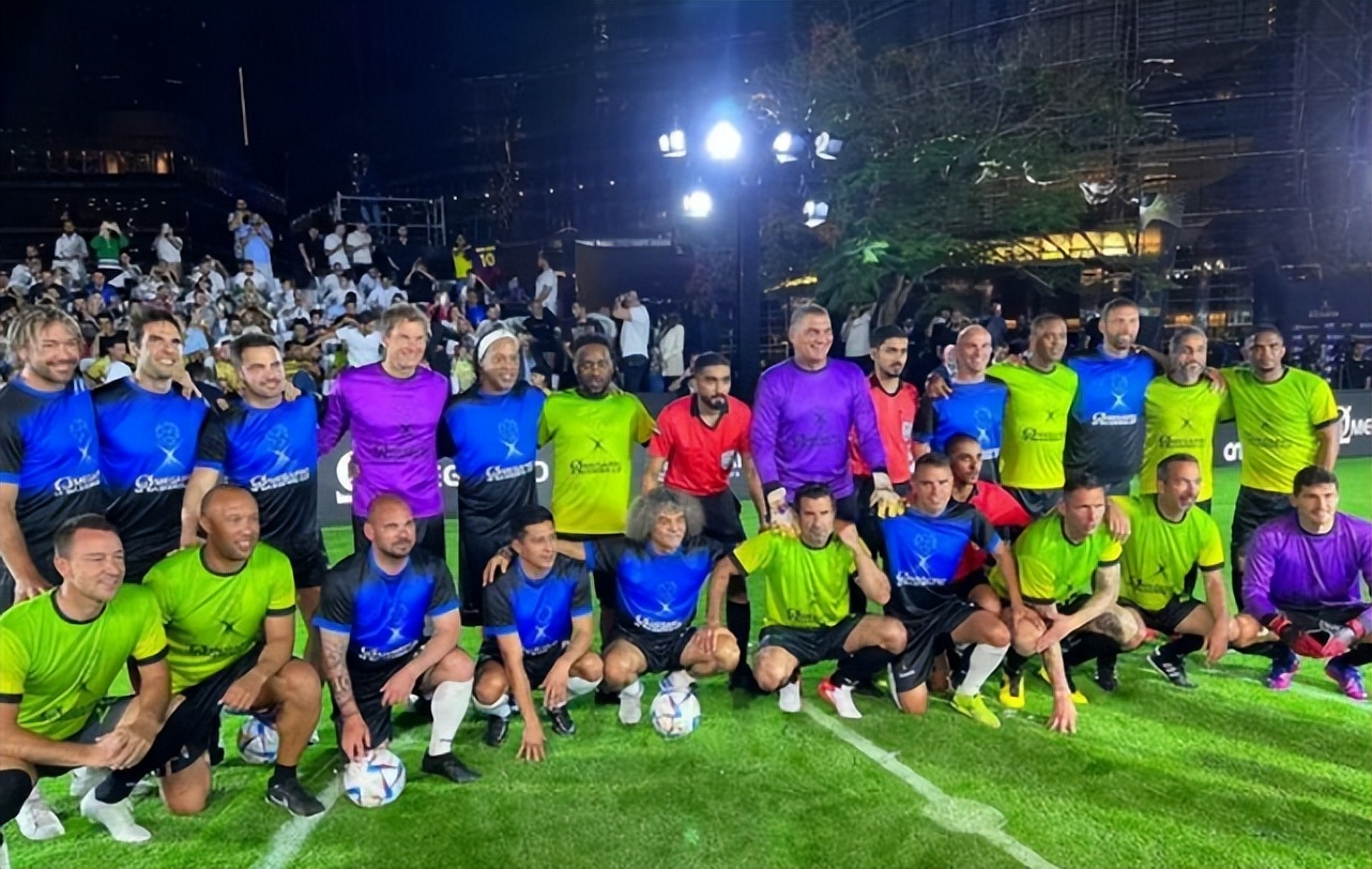 Football superstars play together again: Coach Kaka, Ronaldinho is fat ...