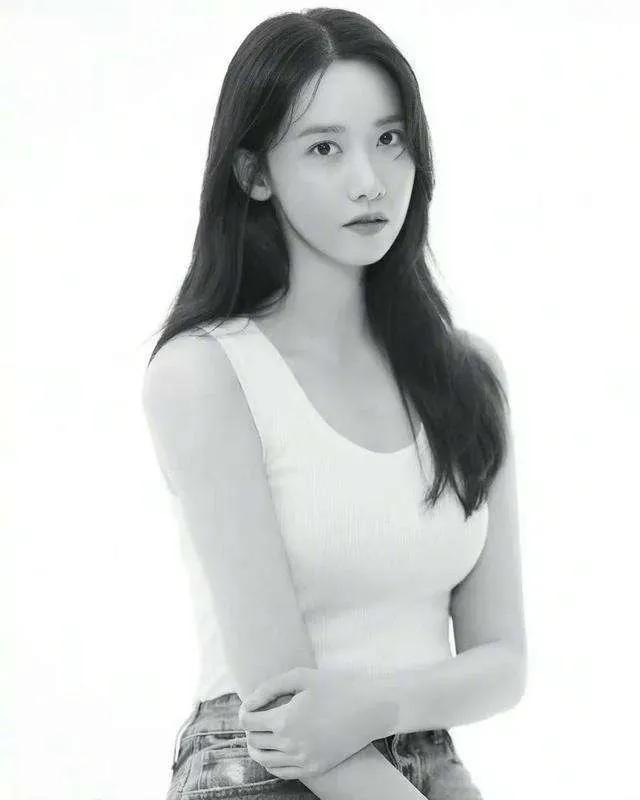 South Korean singer Lin Yuner - iNEWS