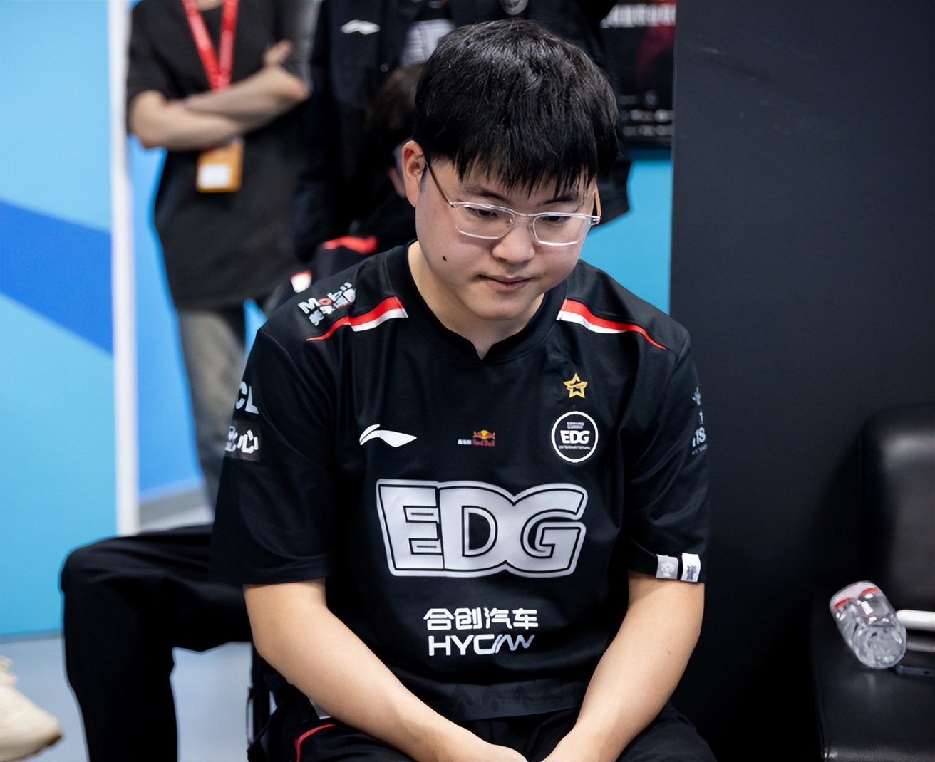 EDG1:2不敵OMG，視野問題徹底暴露，JieJie波比失誤嚴重！ - 頭條匯