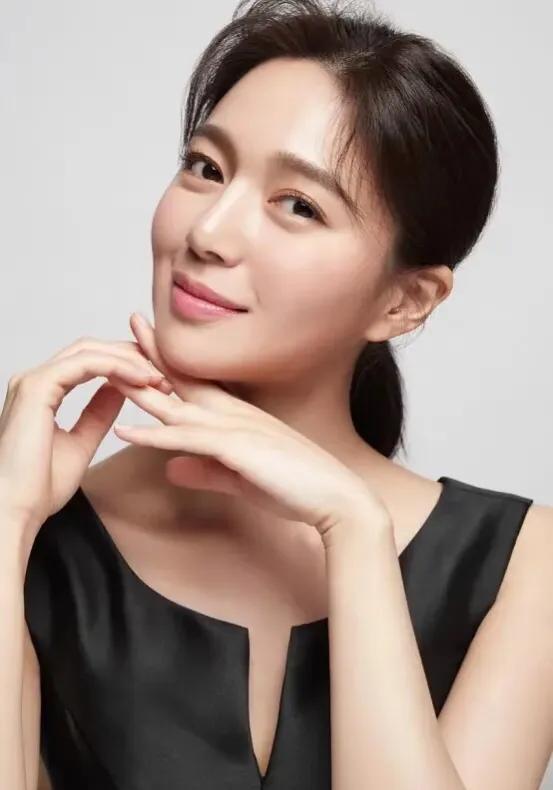 Korean actress Lee Yia - iNEWS