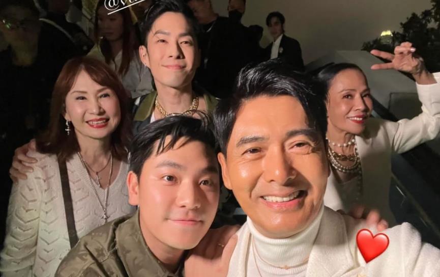 This night in Hong Kong: Zhu Yilong wears a skirt and has a shriveled ...