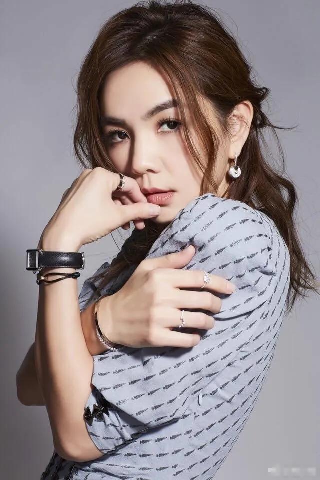 Modern and fashionable Taiwanese actress Chen Jiahua - iNEWS