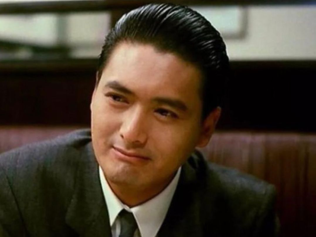 Zhou Runfa is old and still a male god, wearing a suit with a straight ...