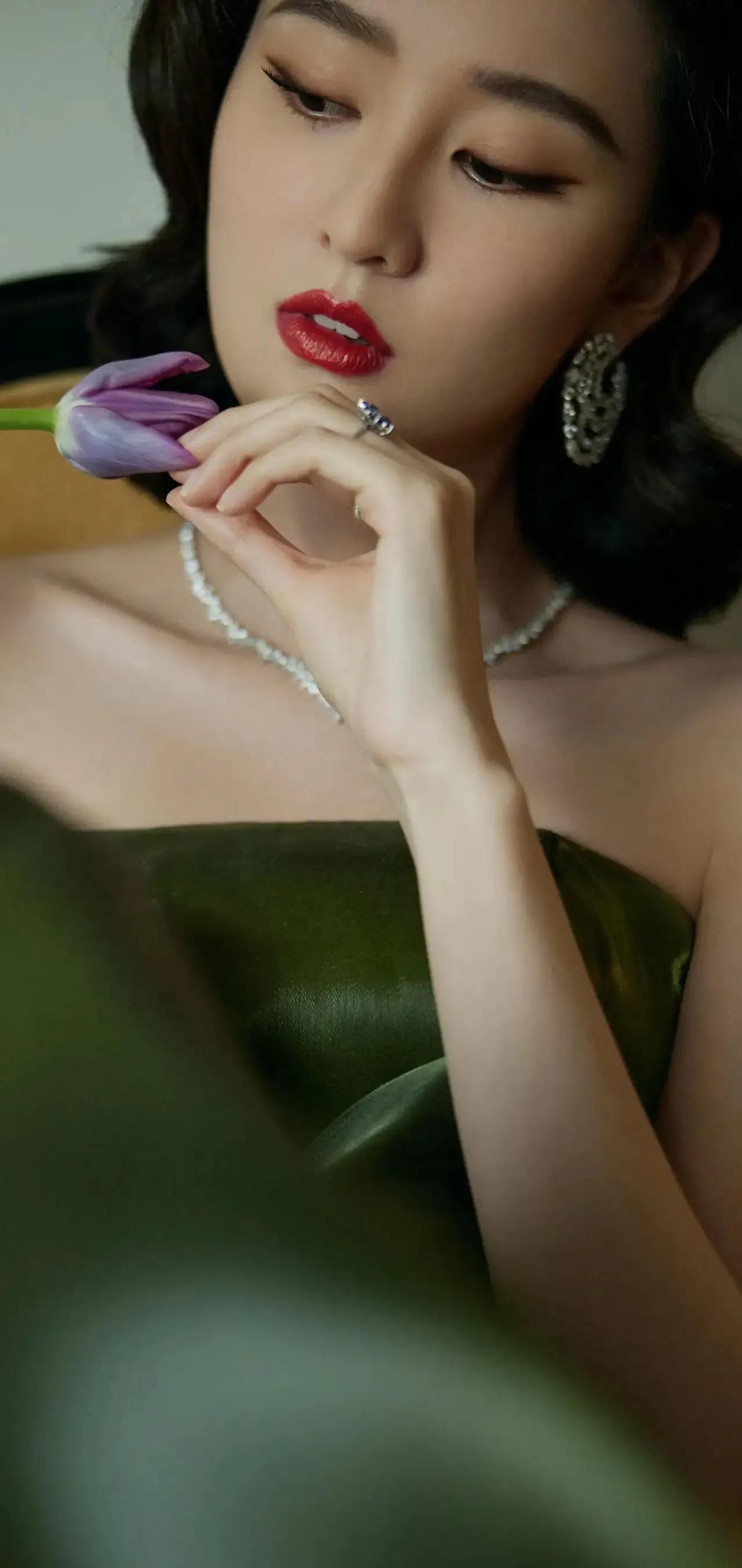 Qiao Xin with all kinds of styles - iNEWS