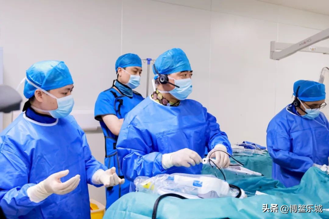 Academician Ge Junbo led the teaching of coronary rotational ...