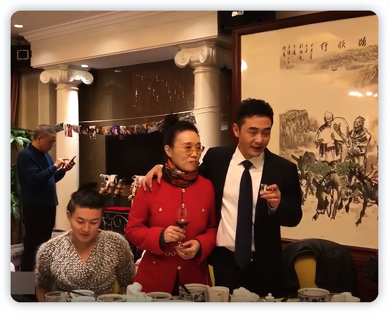 It was revealed that Wu Qiong, 60, adopted her daughter, and her husband, who was 15 years ...