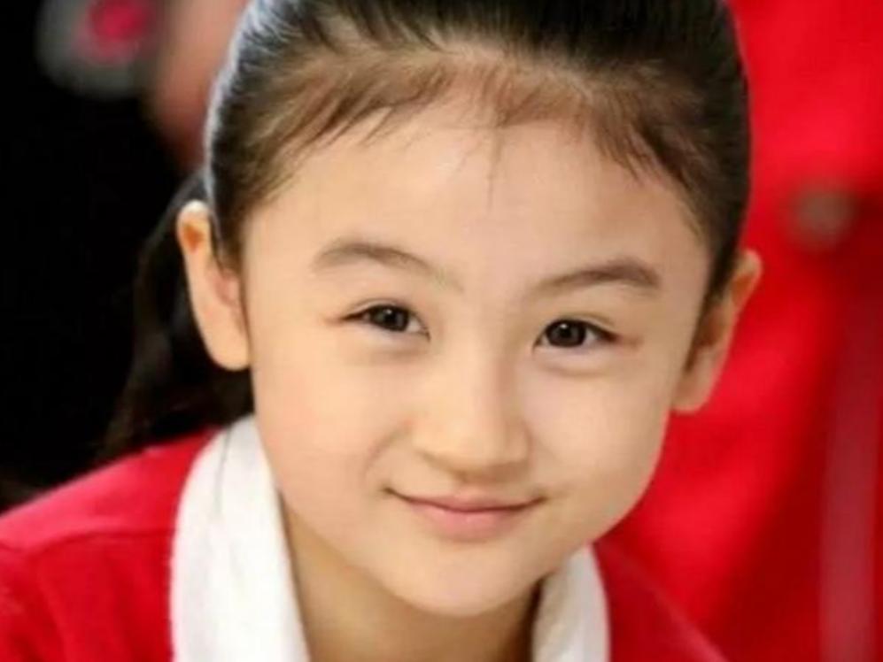 She was hugged by Jackie Chan to the Spring Festival Gala at the age of ...