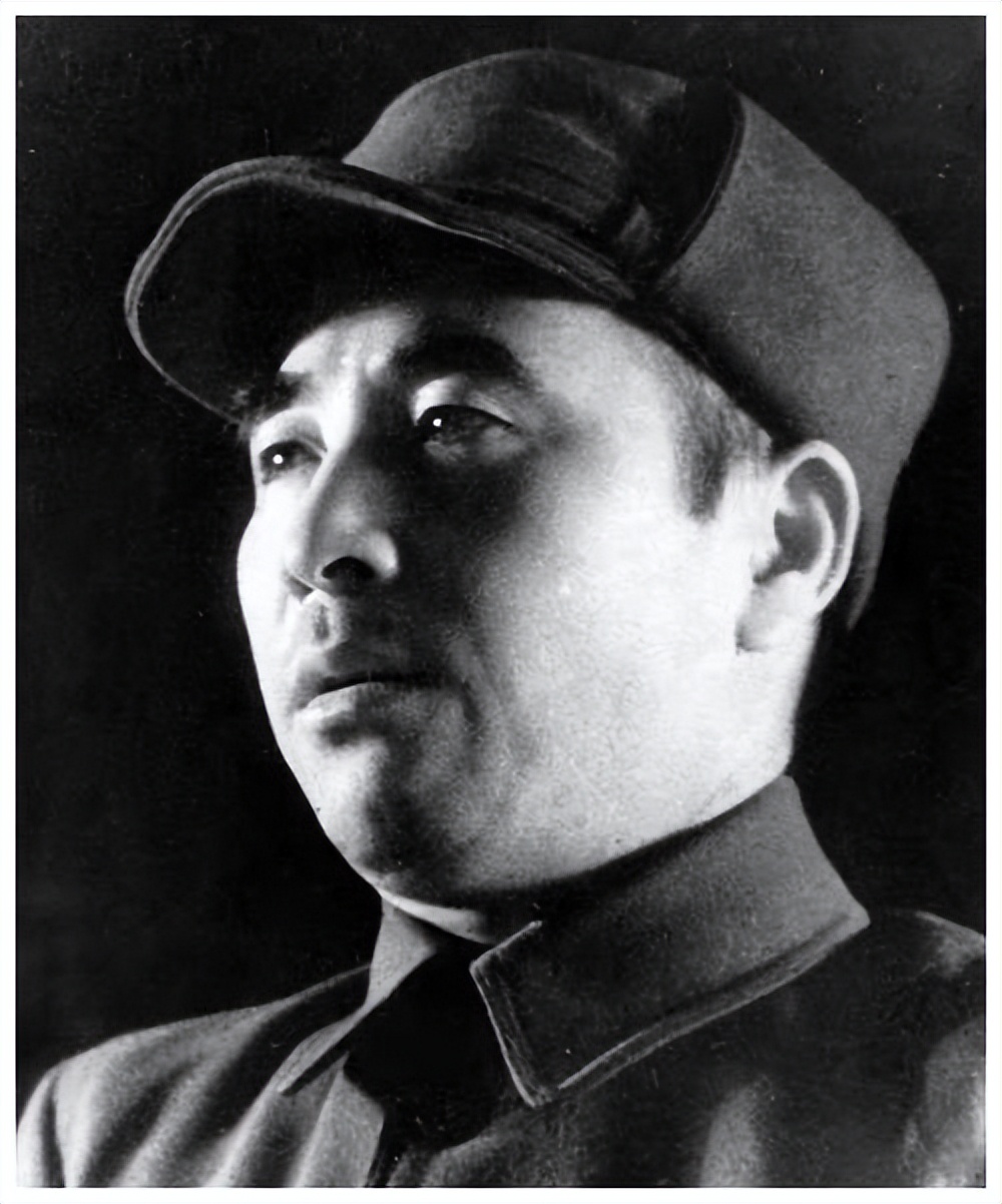 There are 10 statues of generals standing in Pingxingguan, Marshal Lin ...